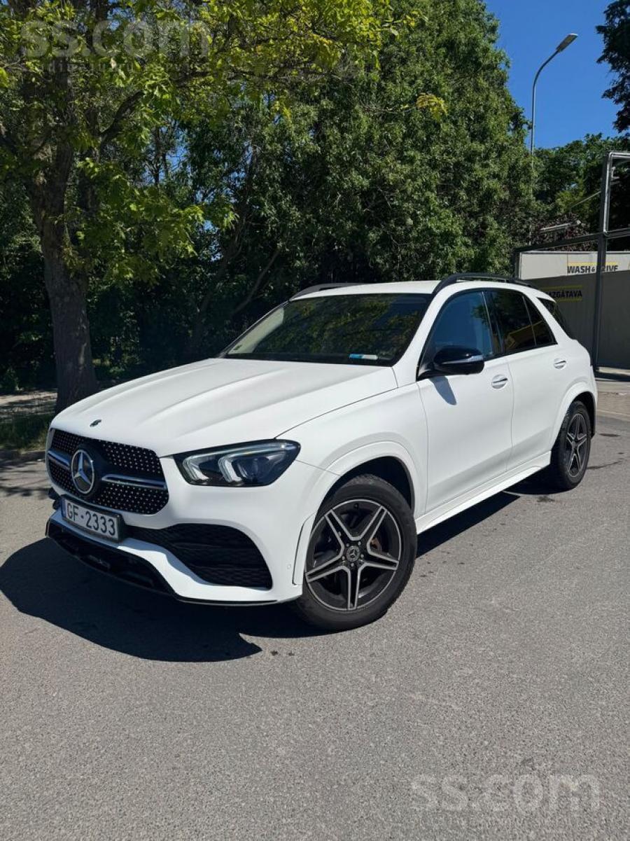 White Mercedes-Benz GLE 300 2022 in Riga, with an engine capacity of 2.00 L and mileage of 55 thousand km for 59950 €, photo 1 on AUTOMOTO.COM.LV