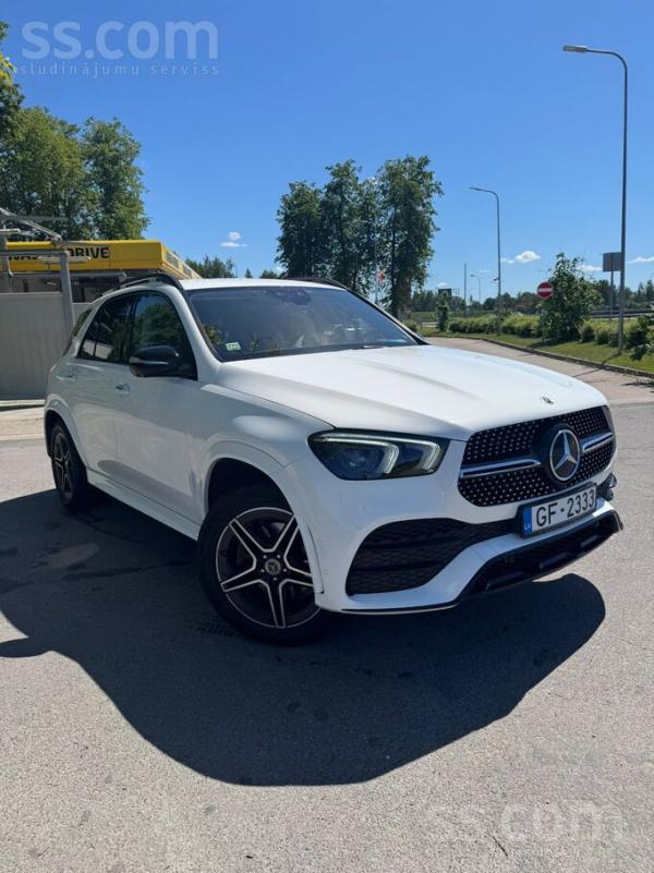 Белый Мерседес ГЛЕ 300 2022 в Рига, объемом двигателя 2.00 л и пробегом 55 тыс. км за 59950 €, фото 2 на AUTOMOTO.COM.LV