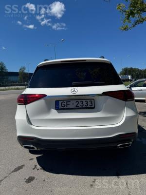 White Mercedes-Benz GLE 300 2022 in Riga, with an engine capacity of 2.00 L and mileage of 55 thousand km for 59950 €, photo 5 on AUTOMOTO.COM.LV