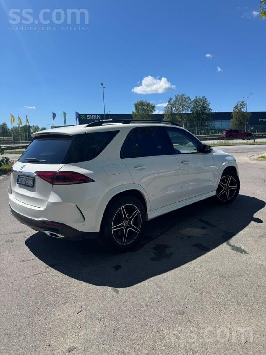 White Mercedes-Benz GLE 300 2022 in Riga, with an engine capacity of 2.00 L and mileage of 55 thousand km for 59950 €, photo 7 on AUTOMOTO.COM.LV