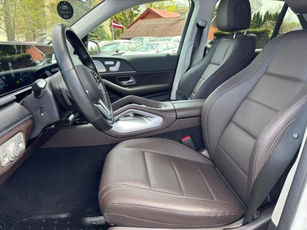 White Mercedes-Benz GLE 300 2022 in Riga, with an engine capacity of 2.00 L and mileage of 52 thousand km for 59950 €, photo 8 on AUTOMOTO.COM.LV