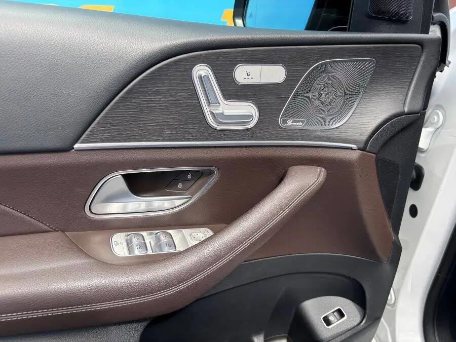 White Mercedes-Benz GLE 300 2022 in Riga, with an engine capacity of 2.00 L and mileage of 52 thousand km for 59950 €, photo 10 on AUTOMOTO.COM.LV