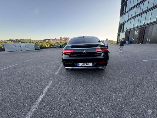 Black Mercedes-Benz GLE 350 2015 in Kaunas, with an engine capacity of 2.99 L and mileage of 300 thousand km for 24900 €, photo 5 on AUTOMOTO.COM.LV