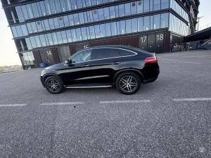 Black Mercedes-Benz GLE 350 2015 in Kaunas, with an engine capacity of 2.99 L and mileage of 300 thousand km for 24900 €, photo 8 on AUTOMOTO.COM.LV