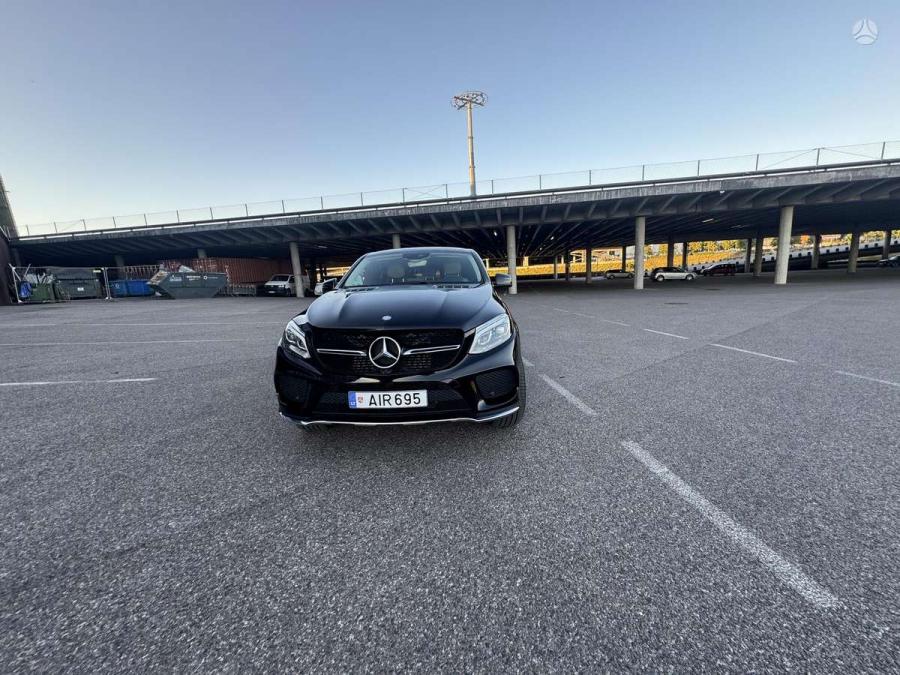 Black Mercedes-Benz GLE 350 2015 in Kaunas, with an engine capacity of 2.99 L and mileage of 300 thousand km for 24900 €, photo 10 on AUTOMOTO.COM.LV