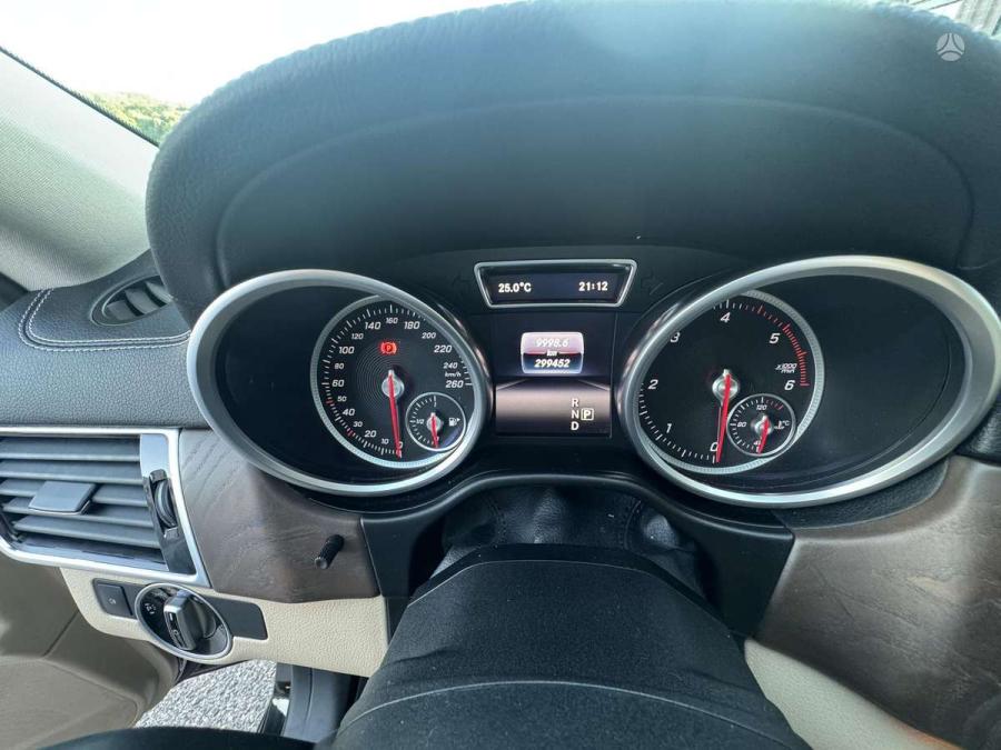 Black Mercedes-Benz GLE 350 2015 in Kaunas, with an engine capacity of 2.99 L and mileage of 300 thousand km for 24900 €, photo 16 on AUTOMOTO.COM.LV