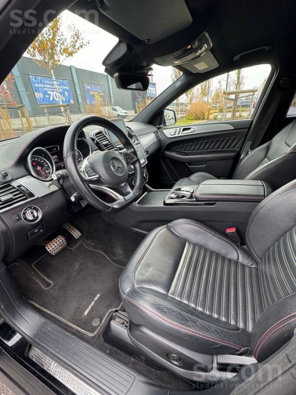 Black Mercedes-Benz GLE 350 2016 in Riga, with an engine capacity of 3.00 L and mileage of 137 thousand km for 32700 €, photo 9 on AUTOMOTO.COM.LV