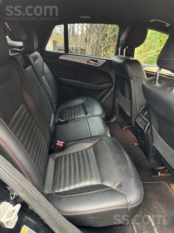 Black Mercedes-Benz GLE 350 2016 in Riga, with an engine capacity of 3.00 L and mileage of 137 thousand km for 32700 €, photo 10 on AUTOMOTO.COM.LV