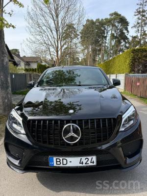 Black Mercedes-Benz GLE 350 2016 in Jurmala, with an engine capacity of 3.00 L and mileage of 176 thousand km for 27000 €, photo 6 on AUTOMOTO.COM.LV