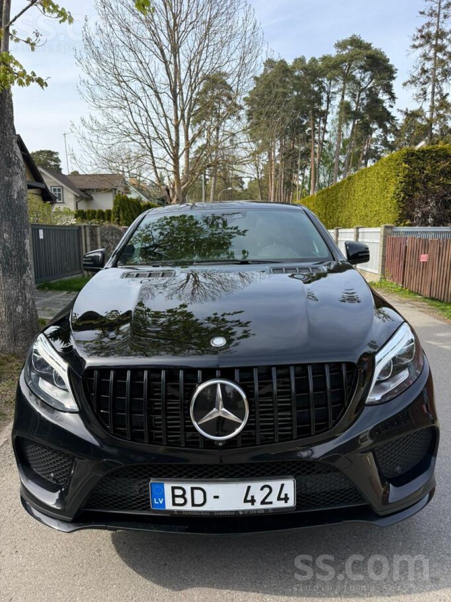 Black Mercedes-Benz GLE 350 2016 in Jurmala, with an engine capacity of 3.00 L and mileage of 176 thousand km for 27000 €, photo 6 on AUTOMOTO.COM.LV