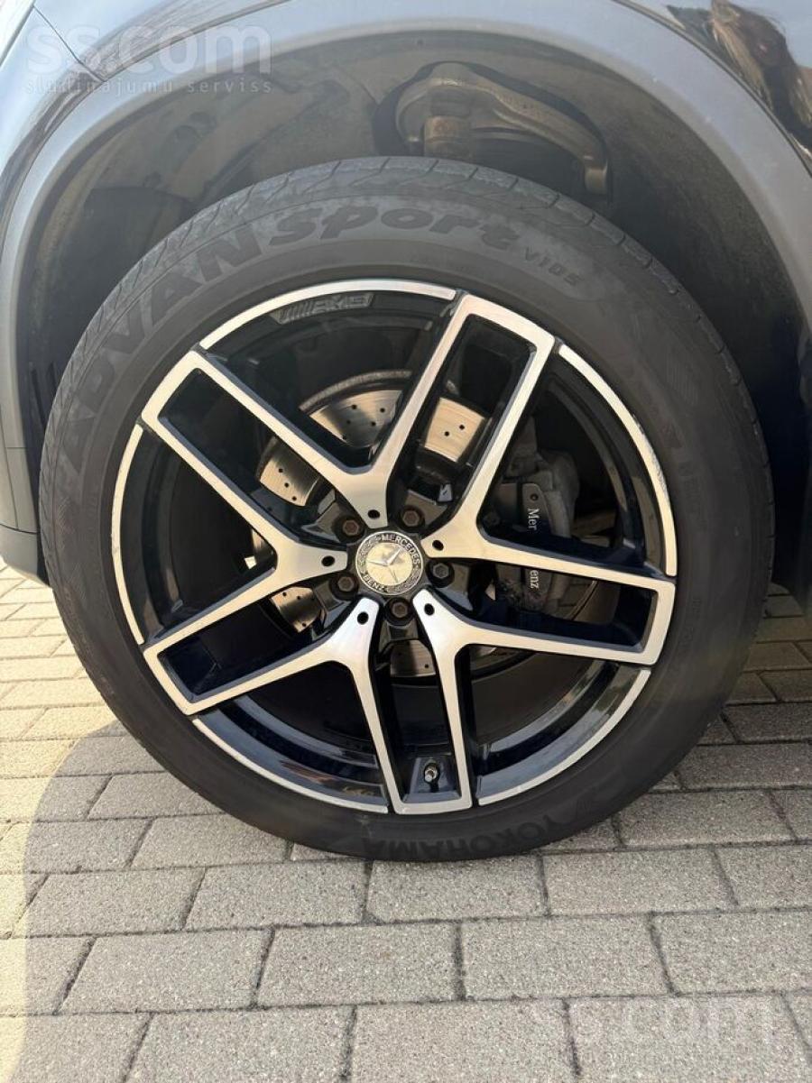 Black Mercedes-Benz GLE 350 2016 in Jurmala, with an engine capacity of 3.00 L and mileage of 176 thousand km for 27000 €, photo 9 on AUTOMOTO.COM.LV