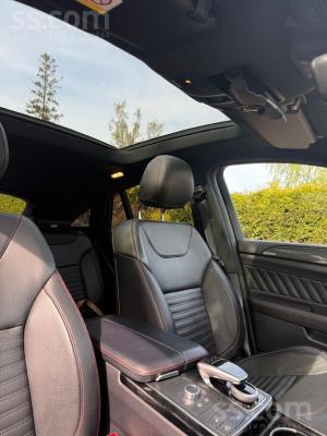 Black Mercedes-Benz GLE 350 2016 in Jurmala, with an engine capacity of 3.00 L and mileage of 176 thousand km for 27000 €, photo 10 on AUTOMOTO.COM.LV