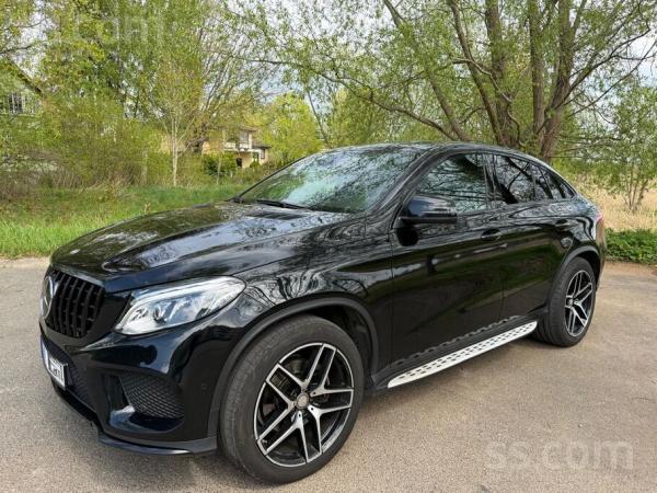 Черный Мерседес ГЛE 350 2016 в Юрмала, объемом двигателя 3.00 л и пробегом 176 тыс. км за 28000 €, фото 4 на AUTOMOTO.COM.LV