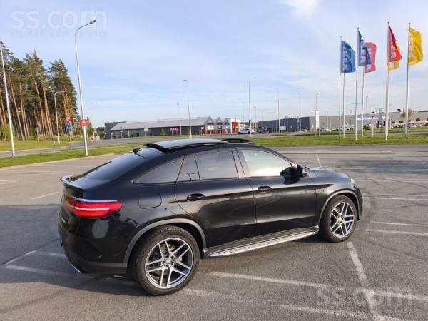 Black Mercedes-Benz GLE 350 2016 in Riga, with an engine capacity of 3.50 L and mileage of 190 thousand km for 32400 €, photo 3 on AUTOMOTO.COM.LV
