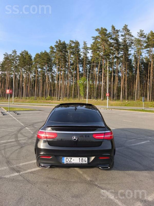 Black Mercedes-Benz GLE 350 2016 in Riga, with an engine capacity of 3.50 L and mileage of 190 thousand km for 32400 €, photo 6 on AUTOMOTO.COM.LV