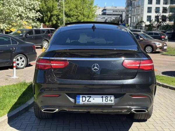 Черный Мерседес ГЛE 350 2016 в Рига, объемом двигателя 3.00 л и пробегом 189 тыс. км за 32490 €, фото 5 на AUTOMOTO.COM.LV