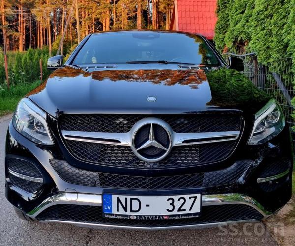 Black Mercedes-Benz GLE 350 2016 in Valka, with an engine capacity of 3.00 L and mileage of 142 thousand km for 28500 €, photo 1 on AUTOMOTO.COM.LV