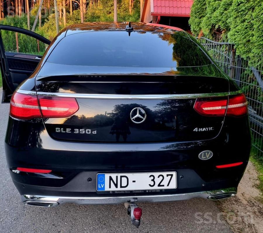 Black Mercedes-Benz GLE 350 2016 in Valka, with an engine capacity of 3.00 L and mileage of 142 thousand km for 28500 €, photo 3 on AUTOMOTO.COM.LV