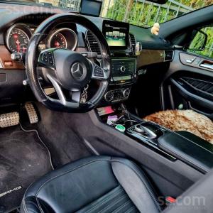 Black Mercedes-Benz GLE 350 2016 in Valka, with an engine capacity of 3.00 L and mileage of 142 thousand km for 28500 €, photo 5 on AUTOMOTO.COM.LV