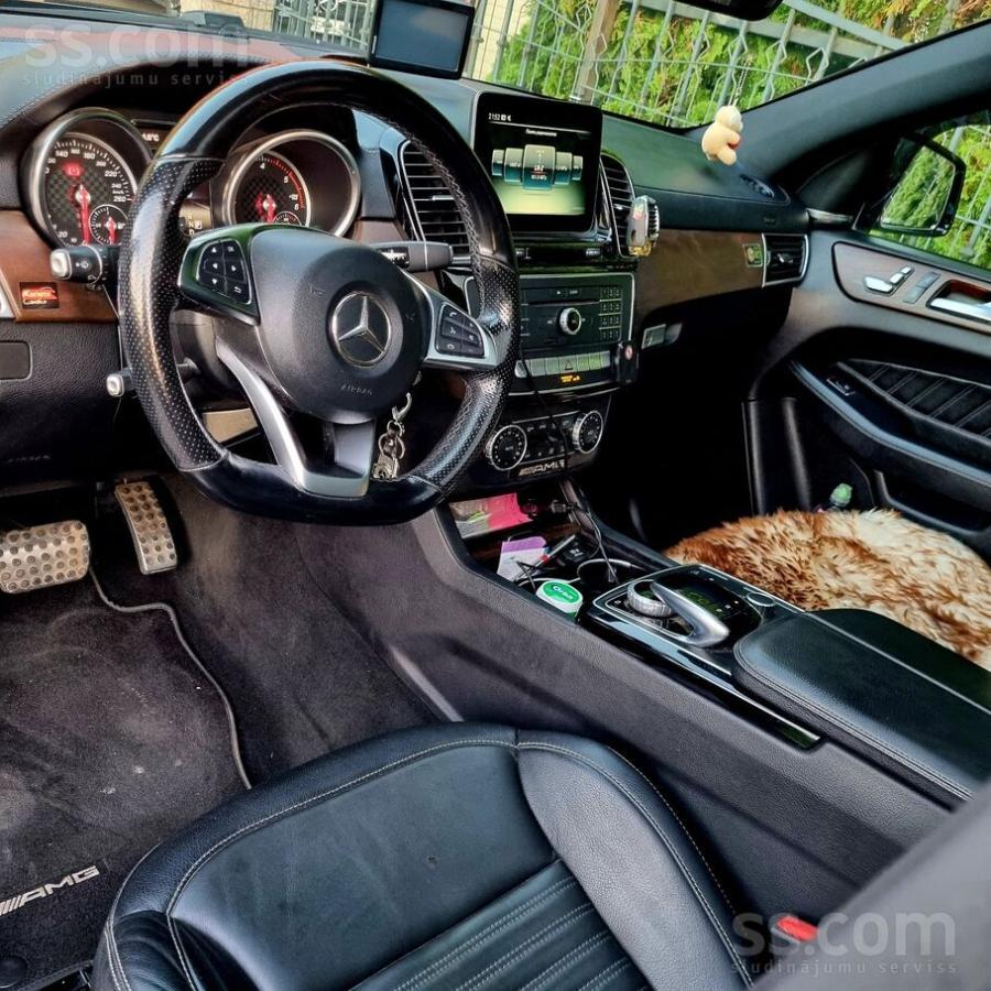 Black Mercedes-Benz GLE 350 2016 in Valka, with an engine capacity of 3.00 L and mileage of 142 thousand km for 28500 €, photo 5 on AUTOMOTO.COM.LV
