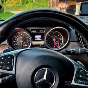 Black Mercedes-Benz GLE 350 2016 in Valka, with an engine capacity of 3.00 L and mileage of 142 thousand km for 28500 €, photo 6 on AUTOMOTO.COM.LV