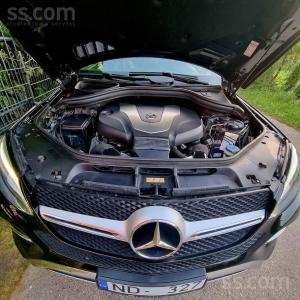 Black Mercedes-Benz GLE 350 2016 in Valka, with an engine capacity of 3.00 L and mileage of 142 thousand km for 28500 €, photo 7 on AUTOMOTO.COM.LV