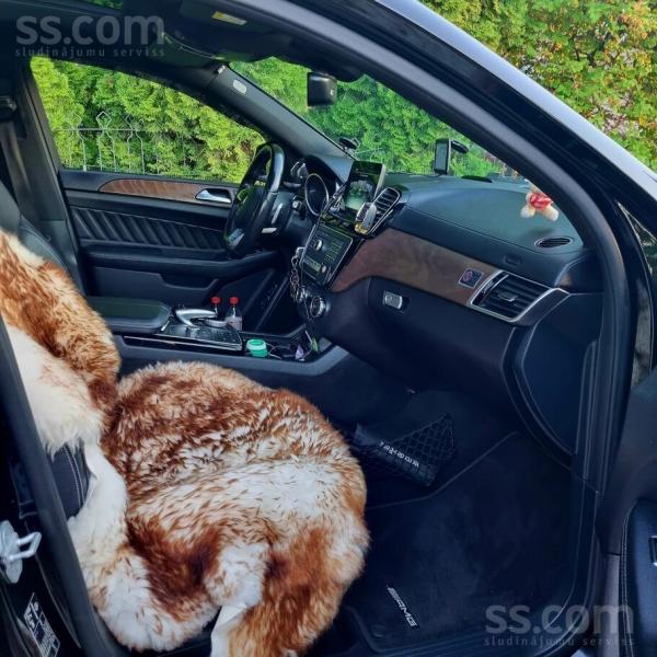 Black Mercedes-Benz GLE 350 2016 in Valka, with an engine capacity of 3.00 L and mileage of 142 thousand km for 28500 €, photo 7 on AUTOMOTO.COM.LV