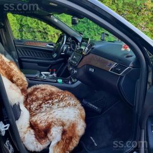 Black Mercedes-Benz GLE 350 2016 in Valka, with an engine capacity of 3.00 L and mileage of 142 thousand km for 28500 €, photo 8 on AUTOMOTO.COM.LV