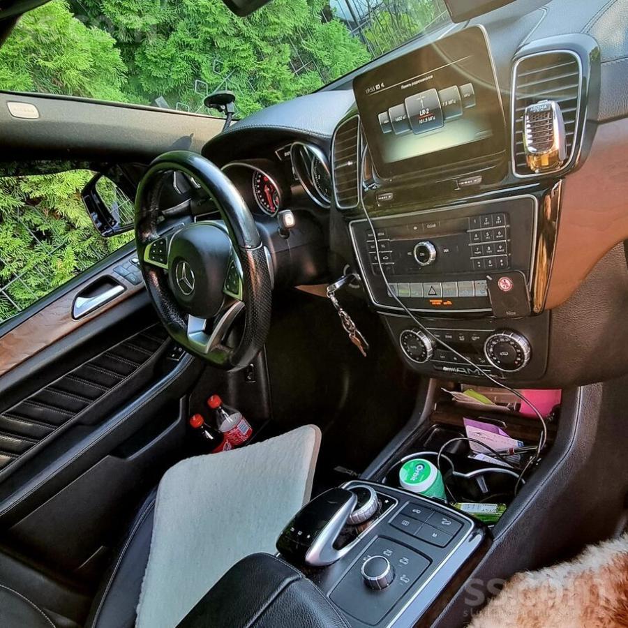 Black Mercedes-Benz GLE 350 2016 in Valka, with an engine capacity of 3.00 L and mileage of 142 thousand km for 28500 €, photo 9 on AUTOMOTO.COM.LV
