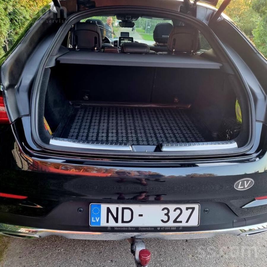 Black Mercedes-Benz GLE 350 2016 in Valka, with an engine capacity of 3.00 L and mileage of 142 thousand km for 28500 €, photo 11 on AUTOMOTO.COM.LV