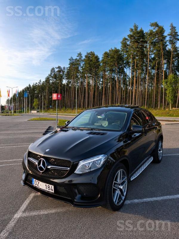 Melns Mercedes-Benz GLE 350 2016 Rīga, ar dzinēja tilpumu 3.00 L un nobraukumu 190 tūkst. km par 31900 €, foto 1 vietnē AUTOMOTO.COM.LV