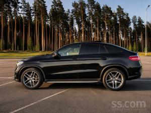 Black Mercedes-Benz GLE 350 2016 in Riga, with an engine capacity of 3.00 L and mileage of 190 thousand km for 31900 €, photo 3 on AUTOMOTO.COM.LV
