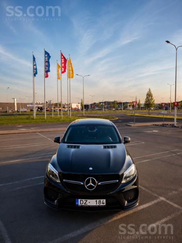 Melns Mercedes-Benz GLE 350 2016 Rīga, ar dzinēja tilpumu 3.00 L un nobraukumu 190 tūkst. km par 31900 €, foto 3 vietnē AUTOMOTO.COM.LV