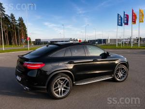Black Mercedes-Benz GLE 350 2016 in Riga, with an engine capacity of 3.00 L and mileage of 190 thousand km for 31900 €, photo 6 on AUTOMOTO.COM.LV