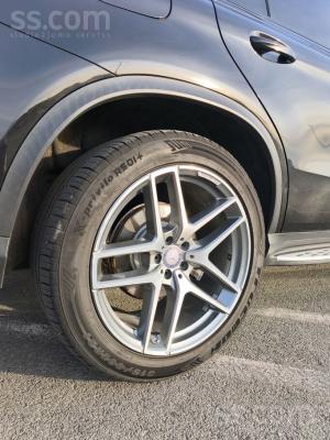 Black Mercedes-Benz GLE 350 2016 in Riga, with an engine capacity of 3.00 L and mileage of 190 thousand km for 31900 €, photo 7 on AUTOMOTO.COM.LV