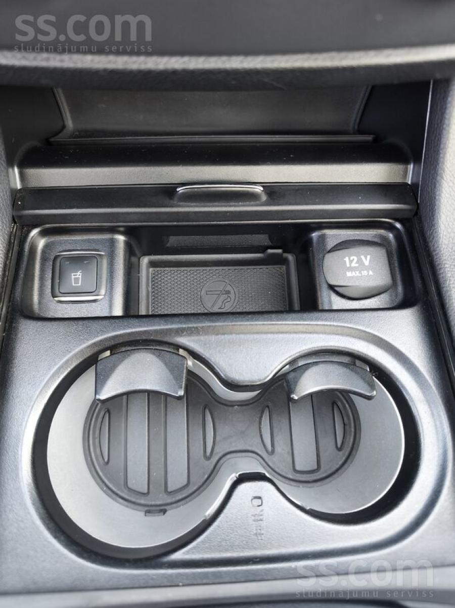 Black Mercedes-Benz GLE 350 2016 in Riga, with an engine capacity of 3.00 L and mileage of 190 thousand km for 31900 €, photo 12 on AUTOMOTO.COM.LV