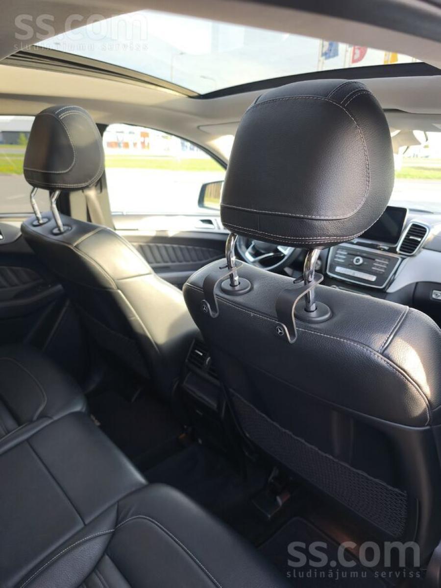 Black Mercedes-Benz GLE 350 2016 in Riga, with an engine capacity of 3.00 L and mileage of 190 thousand km for 31900 €, photo 14 on AUTOMOTO.COM.LV