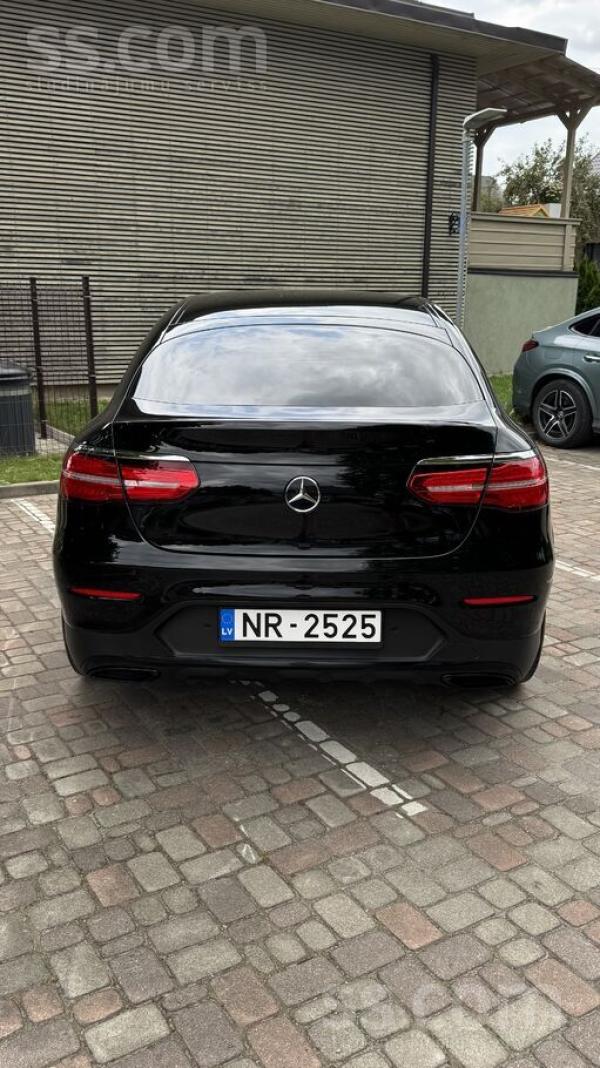 Black Mercedes-Benz GLE 350 2018 in Riga, with an engine capacity of 3.00 L and mileage of 164 thousand km for 27500 €, photo 5 on AUTOMOTO.COM.LV