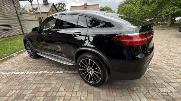 Black Mercedes-Benz GLE 350 2018 in Riga, with an engine capacity of 3.00 L and mileage of 164 thousand km for 27500 €, photo 7 on AUTOMOTO.COM.LV