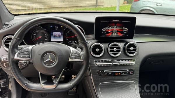 Black Mercedes-Benz GLE 350 2018 in Riga, with an engine capacity of 3.00 L and mileage of 164 thousand km for 27500 €, photo 8 on AUTOMOTO.COM.LV