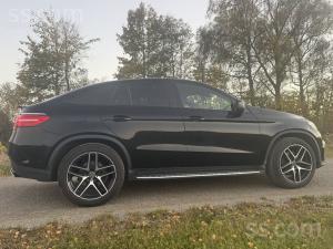 Melns Mercedes-Benz GLE 350 2018 Aizkraukle, ar dzinēja tilpumu 3.00 L un nobraukumu 0 tūkst. km par 29900 €, foto 4 vietnē AUTOMOTO.COM.LV
