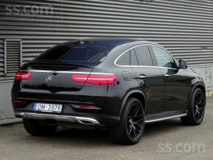 Melns Mercedes-Benz GLE 350 2018 Rīga, ar dzinēja tilpumu 3.00 L un nobraukumu 76 tūkst. km par 41700 €, foto 3 vietnē AUTOMOTO.COM.LV