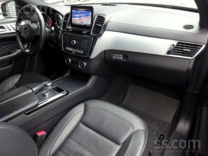 Melns Mercedes-Benz GLE 350 2018 Rīga, ar dzinēja tilpumu 3.00 L un nobraukumu 76 tūkst. km par 41700 €, foto 9 vietnē AUTOMOTO.COM.LV