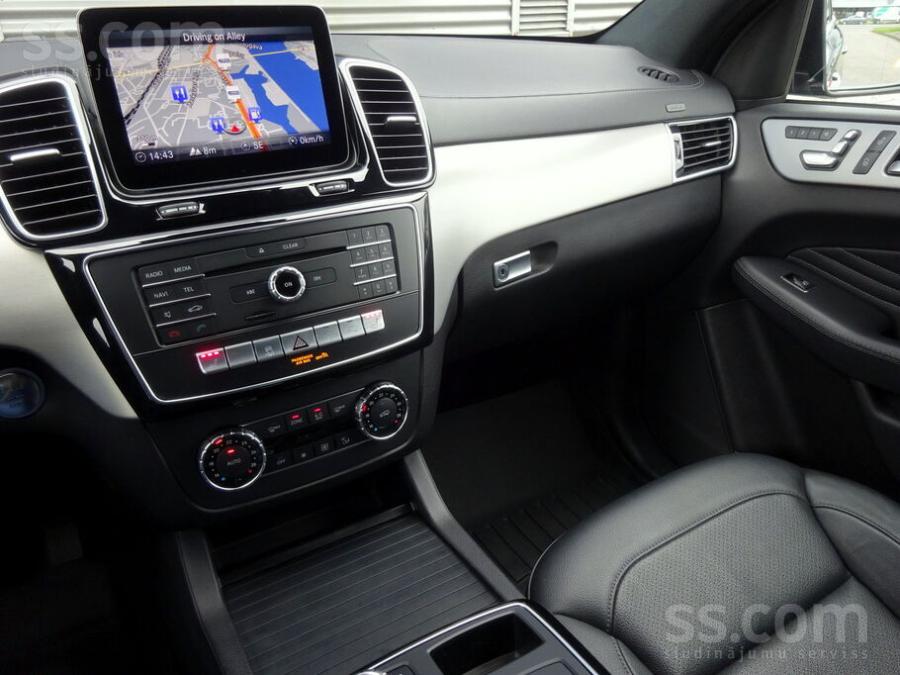 Melns Mercedes-Benz GLE 350 2018 Rīga, ar dzinēja tilpumu 3.00 L un nobraukumu 76 tūkst. km par 41700 €, foto 11 vietnē AUTOMOTO.COM.LV