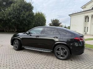 Black Mercedes-Benz GLE 350 2020 in Klaipeda, with an engine capacity of 1.95 L and mileage of 178 thousand km for 49998 €, photo 3 on AUTOMOTO.COM.LV