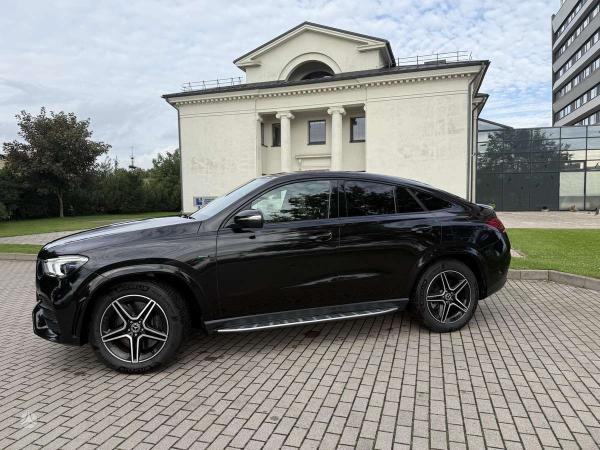 Black Mercedes-Benz GLE 350 2020 in Klaipeda, with an engine capacity of 1.95 L and mileage of 178 thousand km for 49998 €, photo 4 on AUTOMOTO.COM.LV
