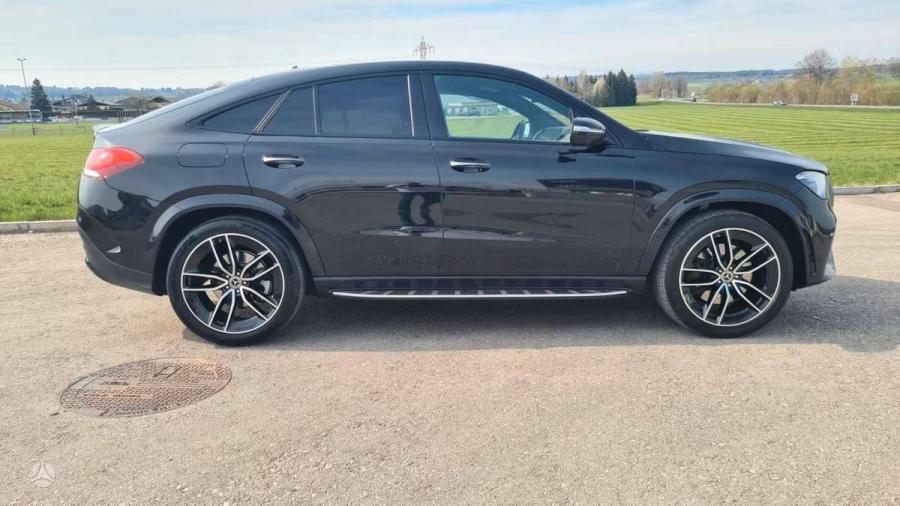 Black Mercedes-Benz GLE 350 2021 in Vilnius, with an engine capacity of 2.93 L and mileage of 90 thousand km for 57000 €, photo 4 on AUTOMOTO.COM.LV