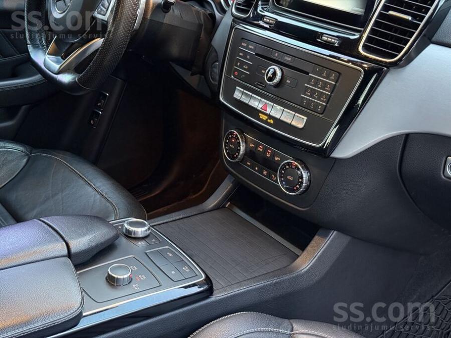 Melns Mercedes-Benz GLE 350 2015 Jūrmala, ar dzinēja tilpumu 3.00 L un nobraukumu 0 tūkst. km par 25950 €, foto 23 vietnē AUTOMOTO.COM.LV