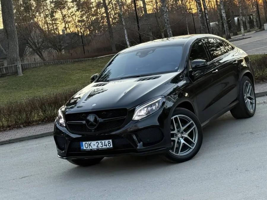 Black Mercedes-Benz GLE 350 2015 in Jurmala, with an engine capacity of 3.00 L and mileage of 220 thousand km for 21950 €, photo 1 on AUTOMOTO.COM.LV