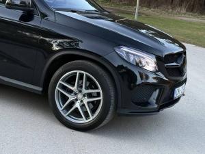 Black Mercedes-Benz GLE 350 2015 in Jurmala, with an engine capacity of 3.00 L and mileage of 220 thousand km for 21950 €, photo 8 on AUTOMOTO.COM.LV